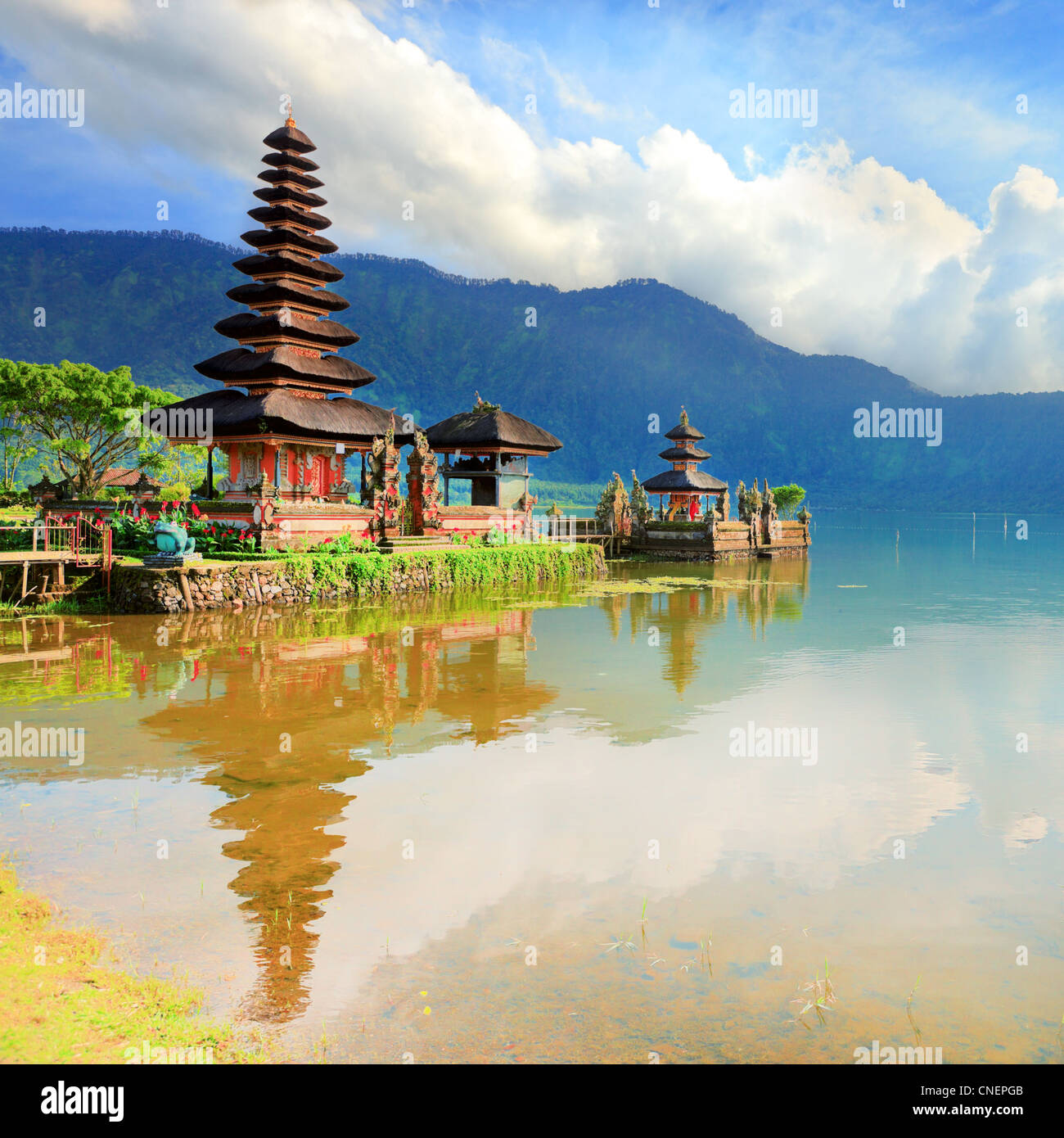 Ulun danu temple lake beratan hi-res stock photography and images - Alamy