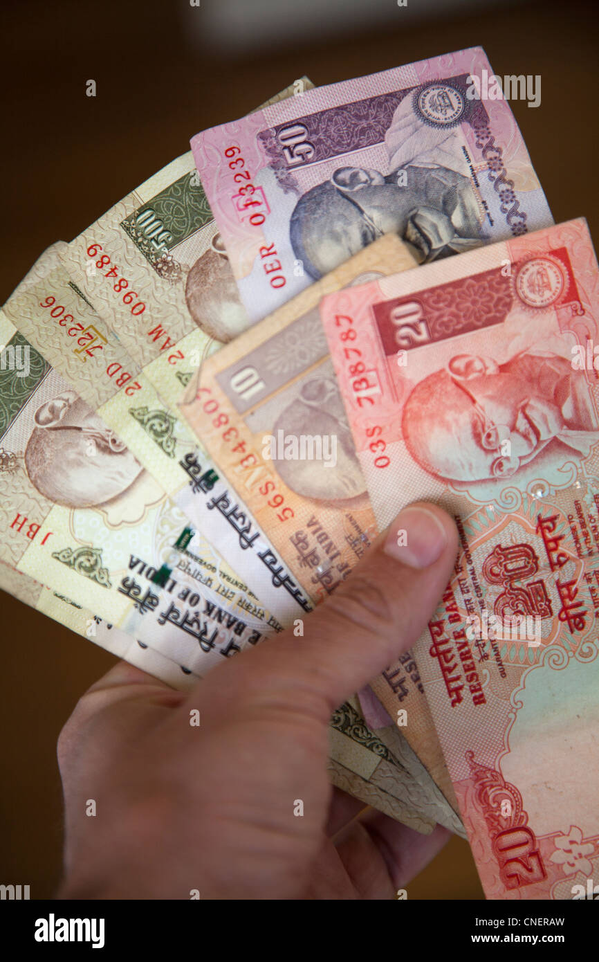 Hand holding indian rupee notes hi-res stock photography and images - Alamy