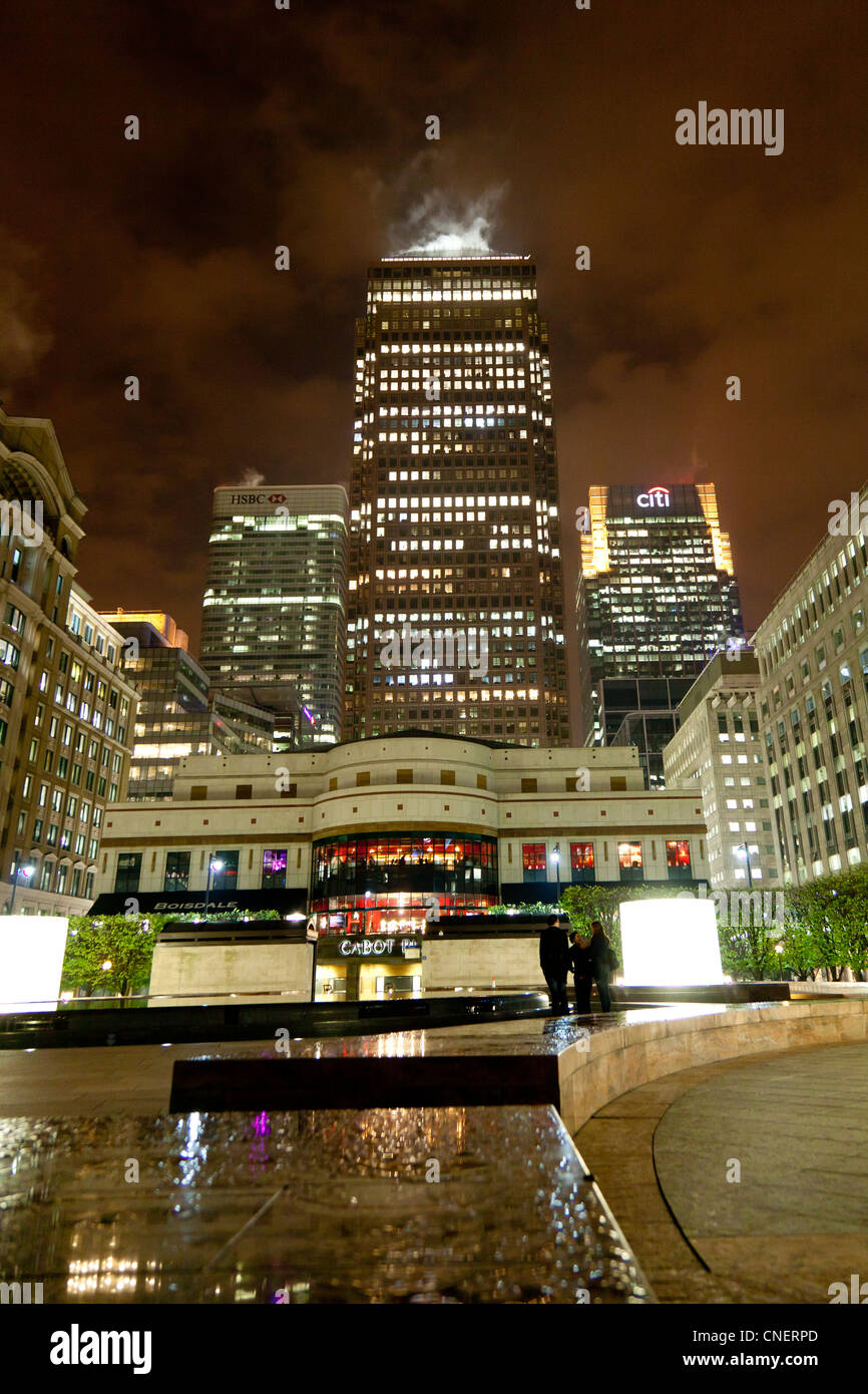 Canary wharf offices one cabot square hi-res stock photography and ...