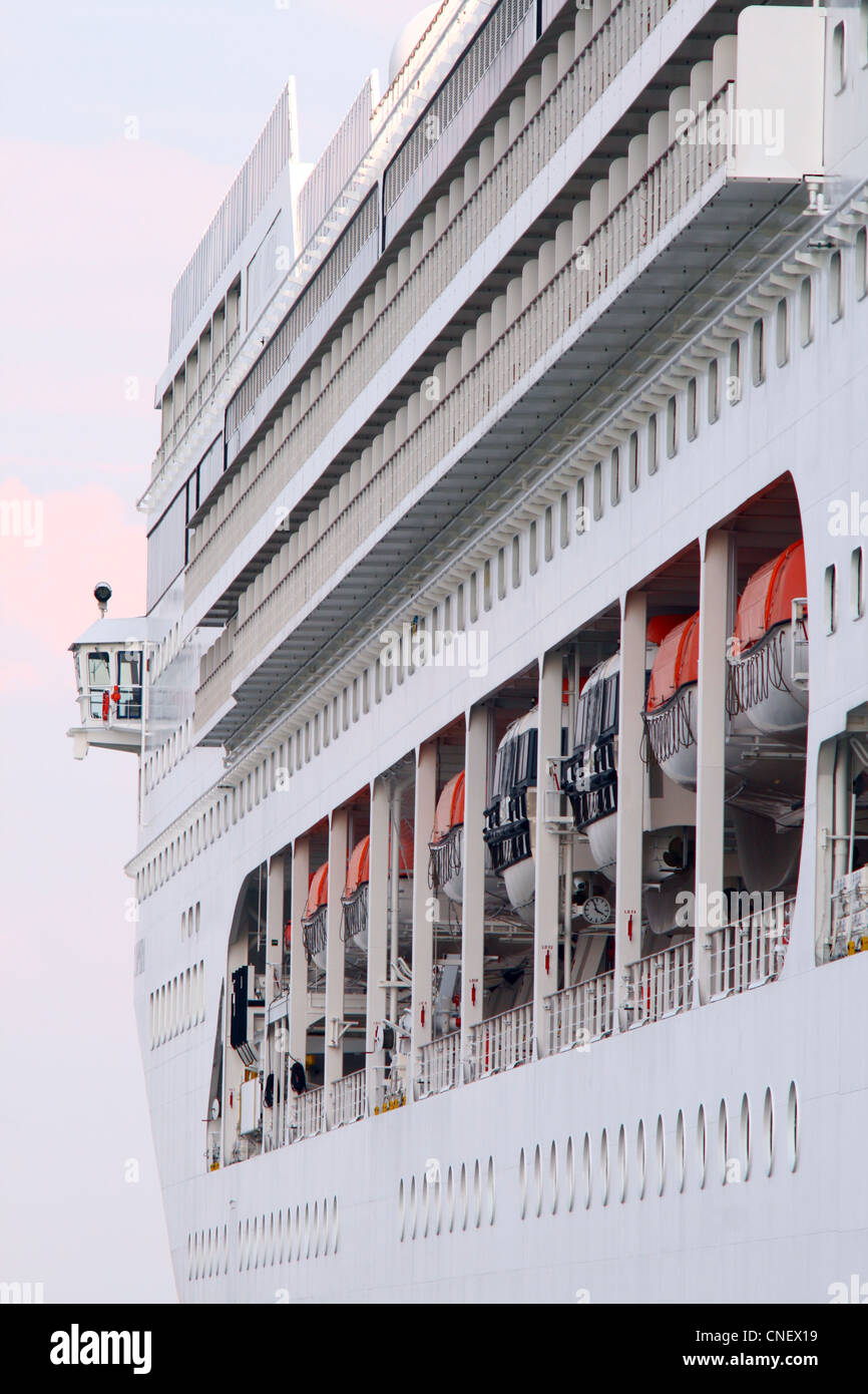 Side view of the passenger ship Stock Photo - Alamy