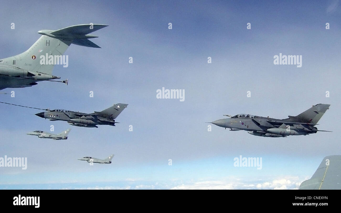 Vickers VC-10 in aerial refuelling exercise Stock Photo - Alamy