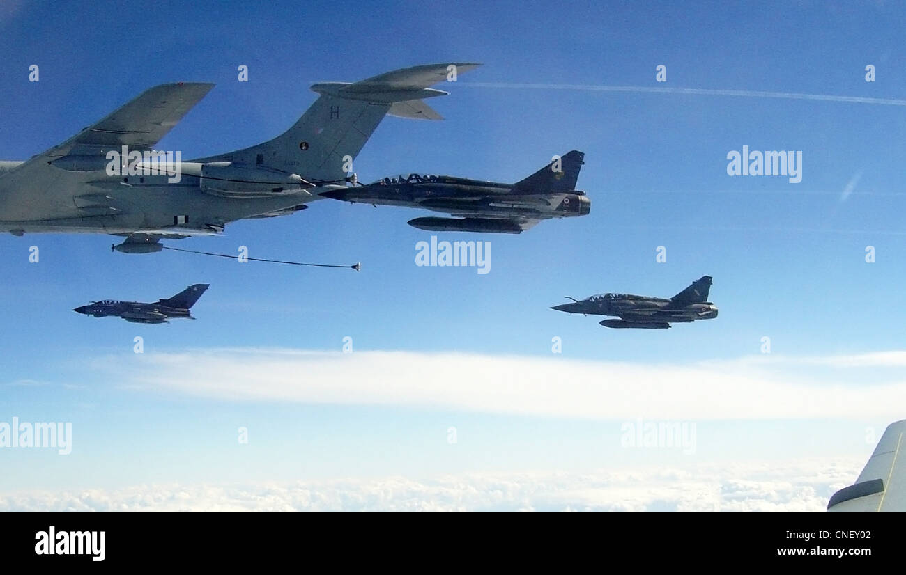 Vickers VC-10 in aerial refuelling exercise Stock Photo - Alamy