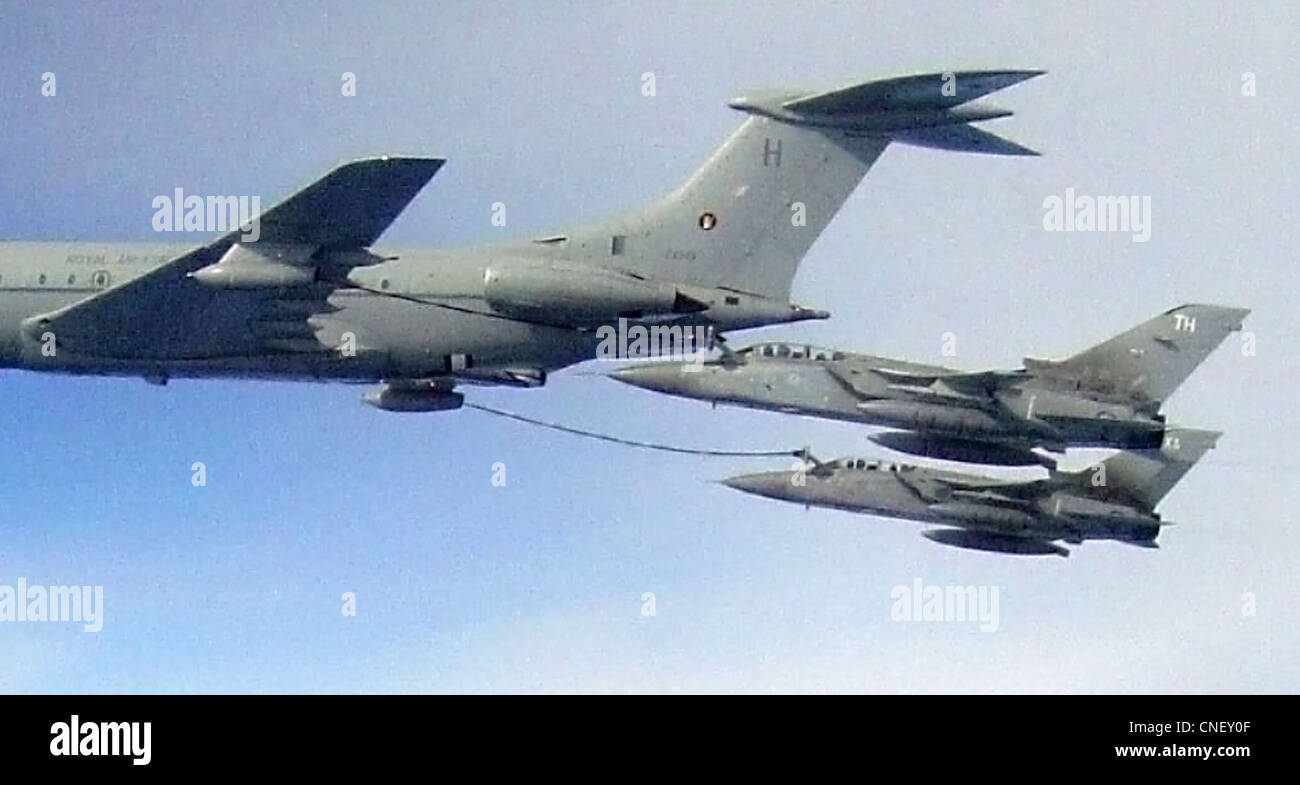 Vickers VC-10 in aerial refuelling exercise Stock Photo - Alamy