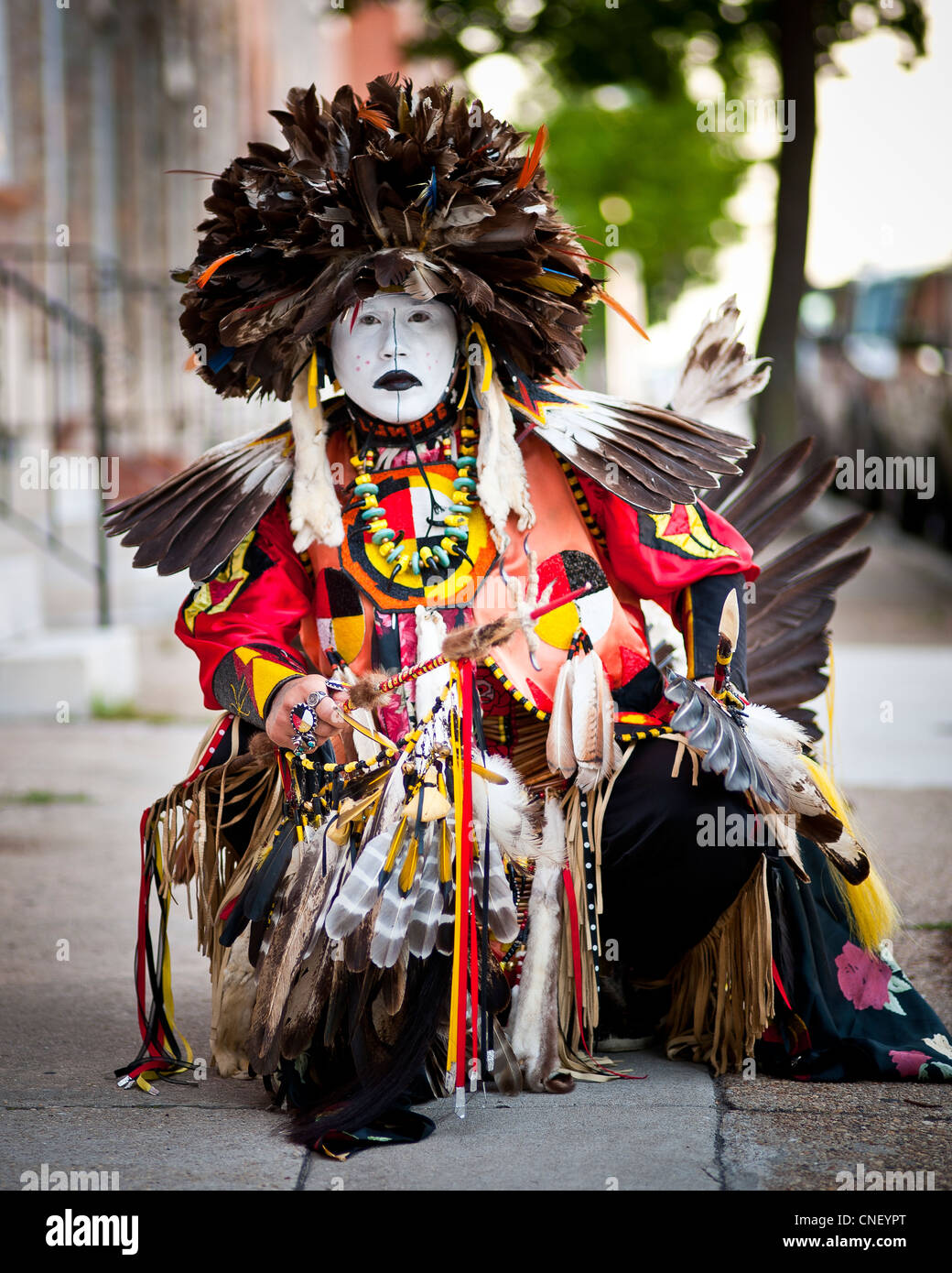 Man dressed in Lumbee Indian Regalia Stock Photo - Alamy