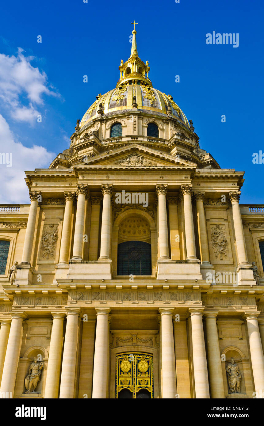 Gold-domed Chapel of Saint-Louis (burial site of Napoleon), Les ...
