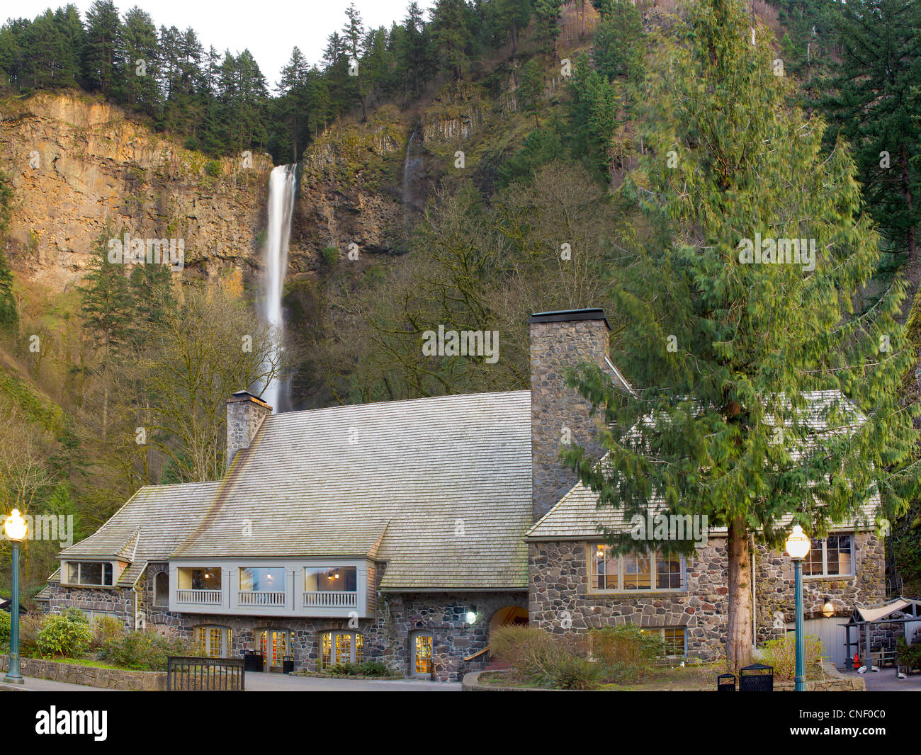 Multnomah falls lodge hi-res stock photography and images - Alamy