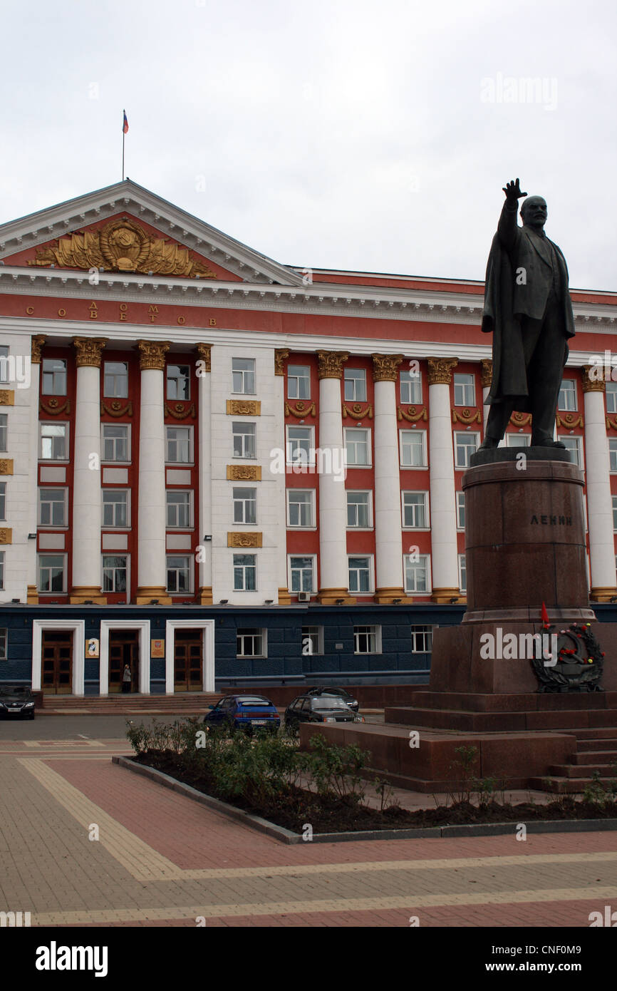 House of Soviets and Monument of Lenin on the Red Square in Kursk ...