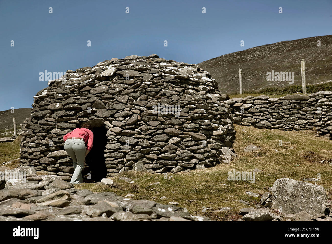 Ancient beehive stone hut hi-res stock photography and images - Alamy