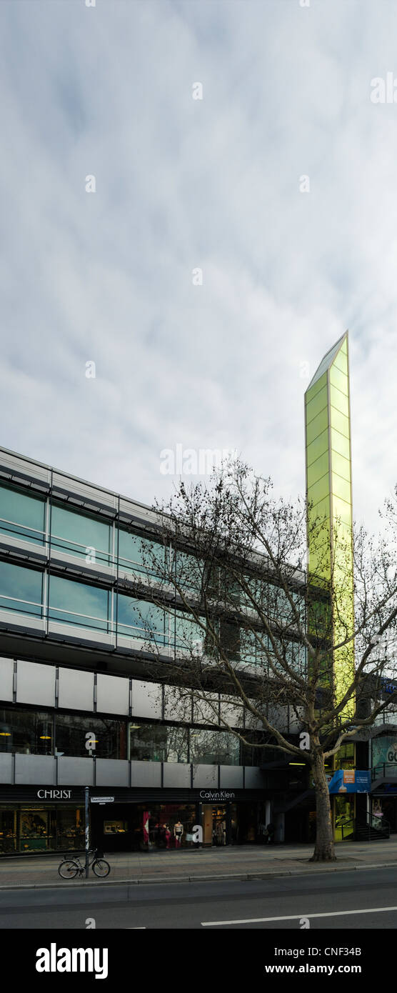 Gold center building hi-res stock photography and images - Alamy