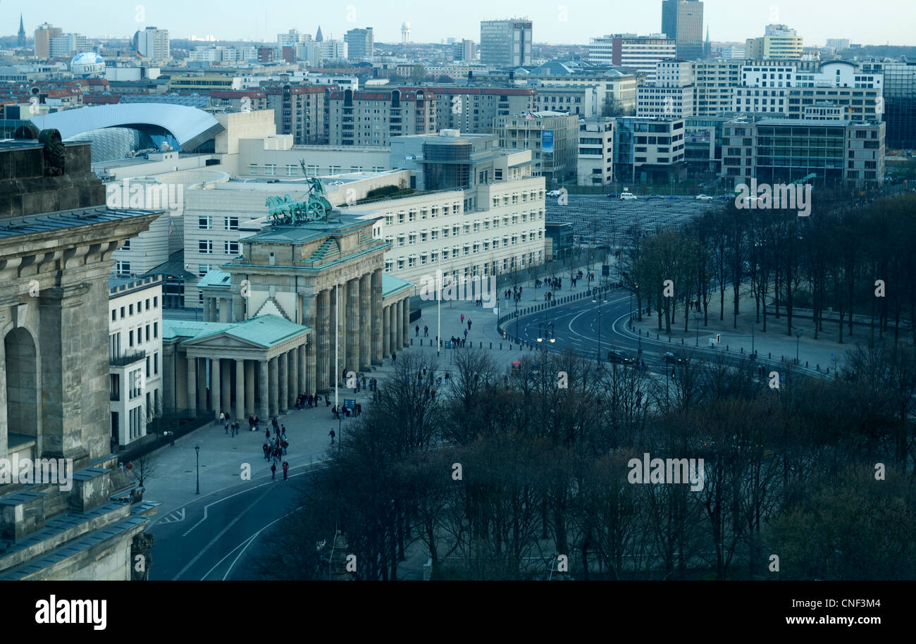 Gate and reichstag building hi-res stock photography and images - Alamy