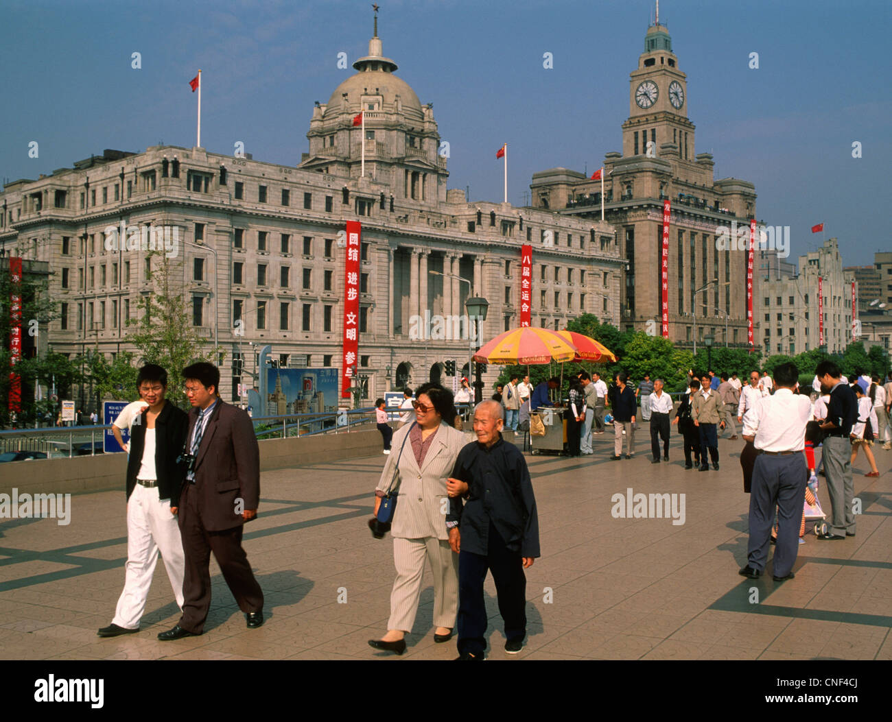 China, Shanghai, Bund, riverside promenade, people, historic ...
