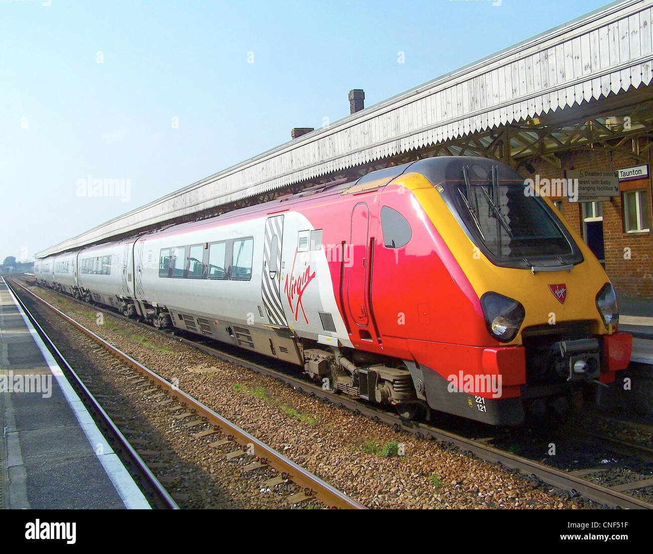 Class 221 super voyager cross country hi-res stock photography and ...