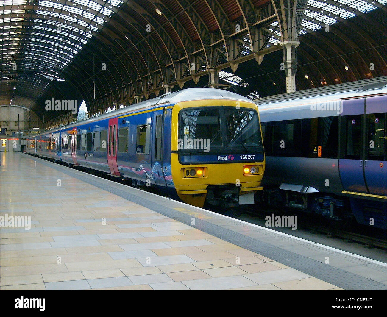 First Great Western 'dymanic lines' liveried Class 166 No. 166207 at ...