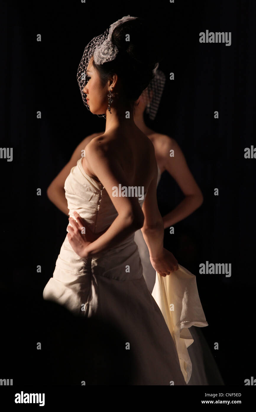 asian chinese bride white bridal dress Stock Photo - Alamy