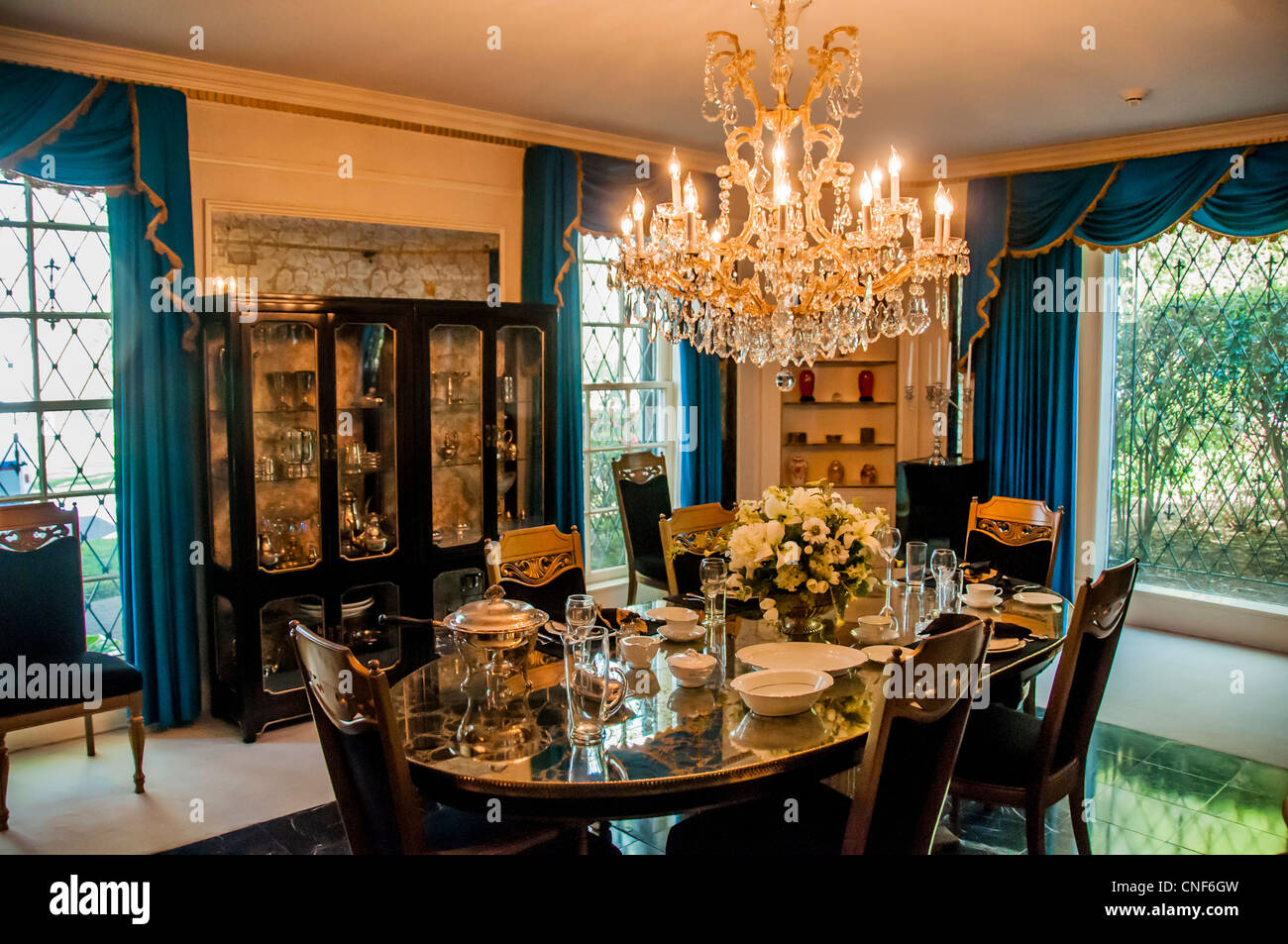 Graceland elvis presley interior hi-res stock photography and images ...