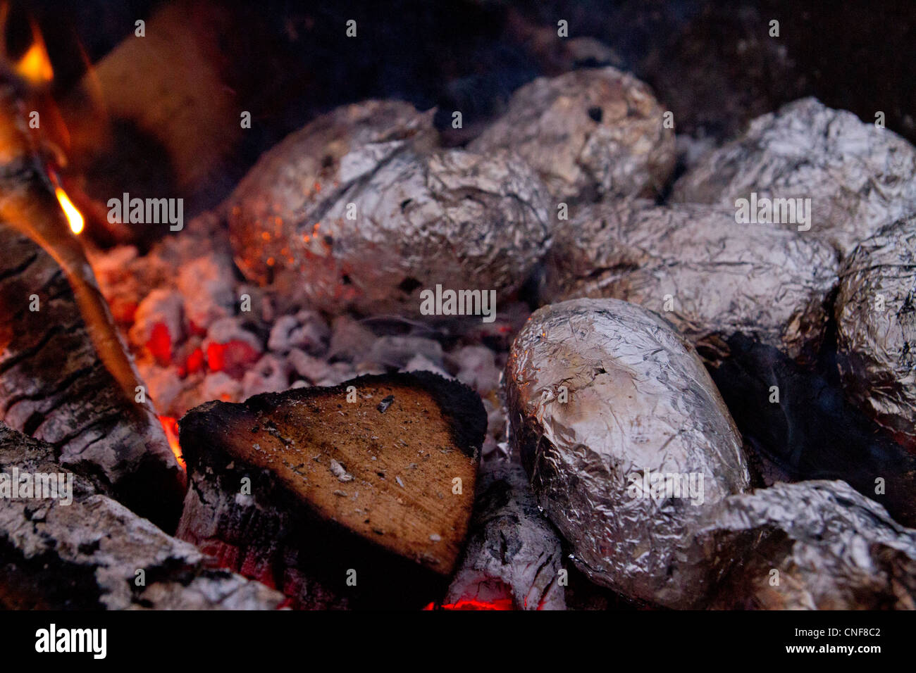 Jacket potatoes open fire hi-res stock photography and images - Alamy