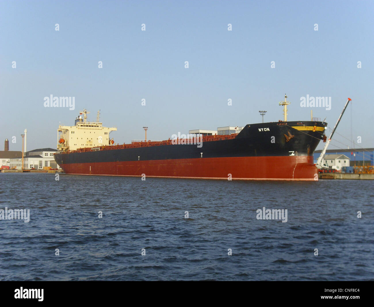 The bulk carrier Nyon is moored at the Lloyd shipyard in Bremerhaven ...
