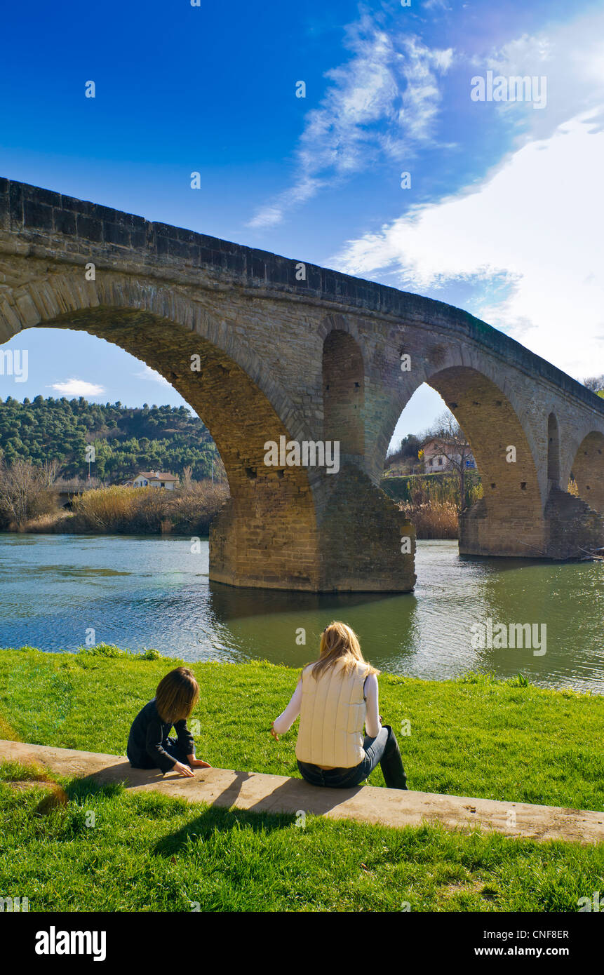 Stone Bridge at Puente La Reina village, Navarre, Spain Stock Photo - Alamy
