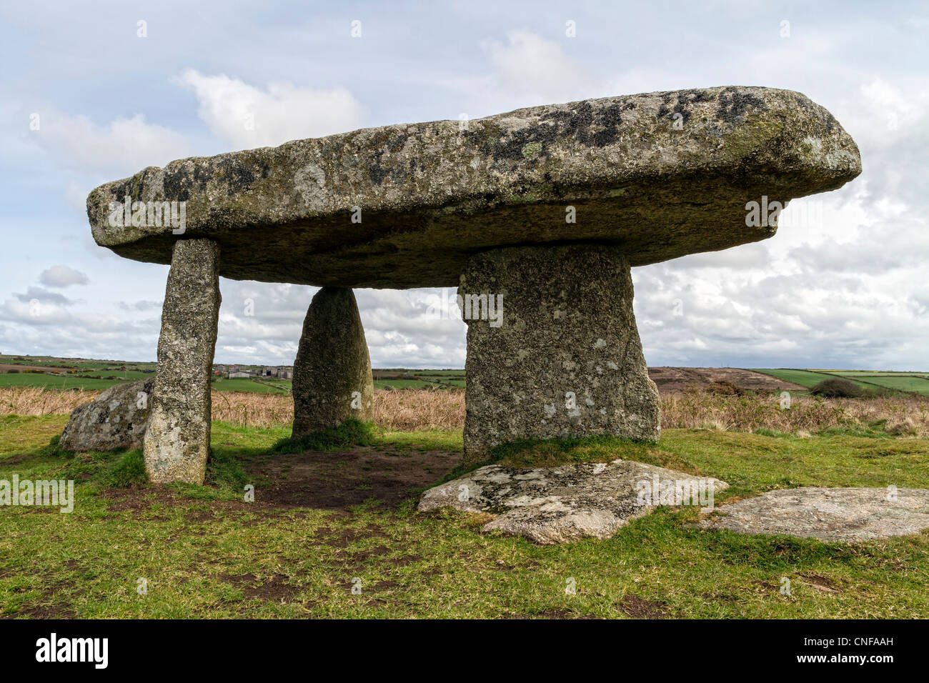 Quoit stone hi-res stock photography and images - Alamy