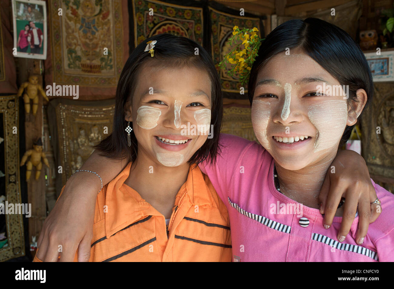 Burmese girls hi-res stock photography and images - Alamy