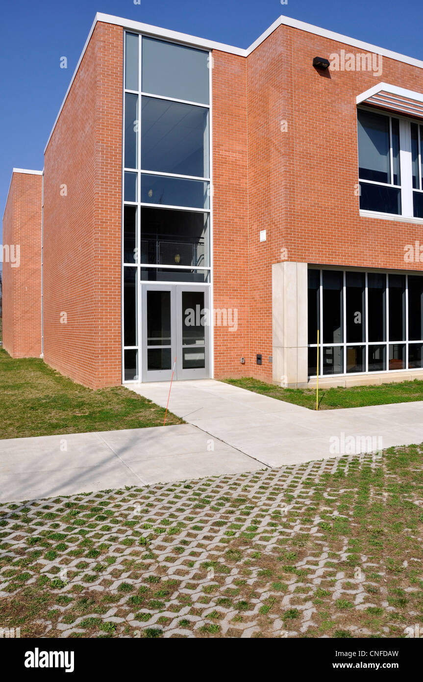 Red brick school building hi-res stock photography and images - Alamy