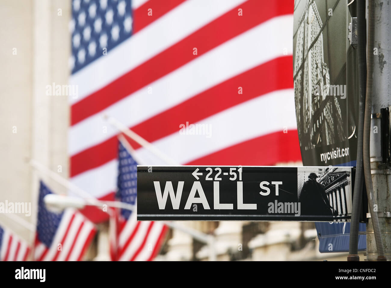 Wallstreet building flag hi-res stock photography and images - Alamy