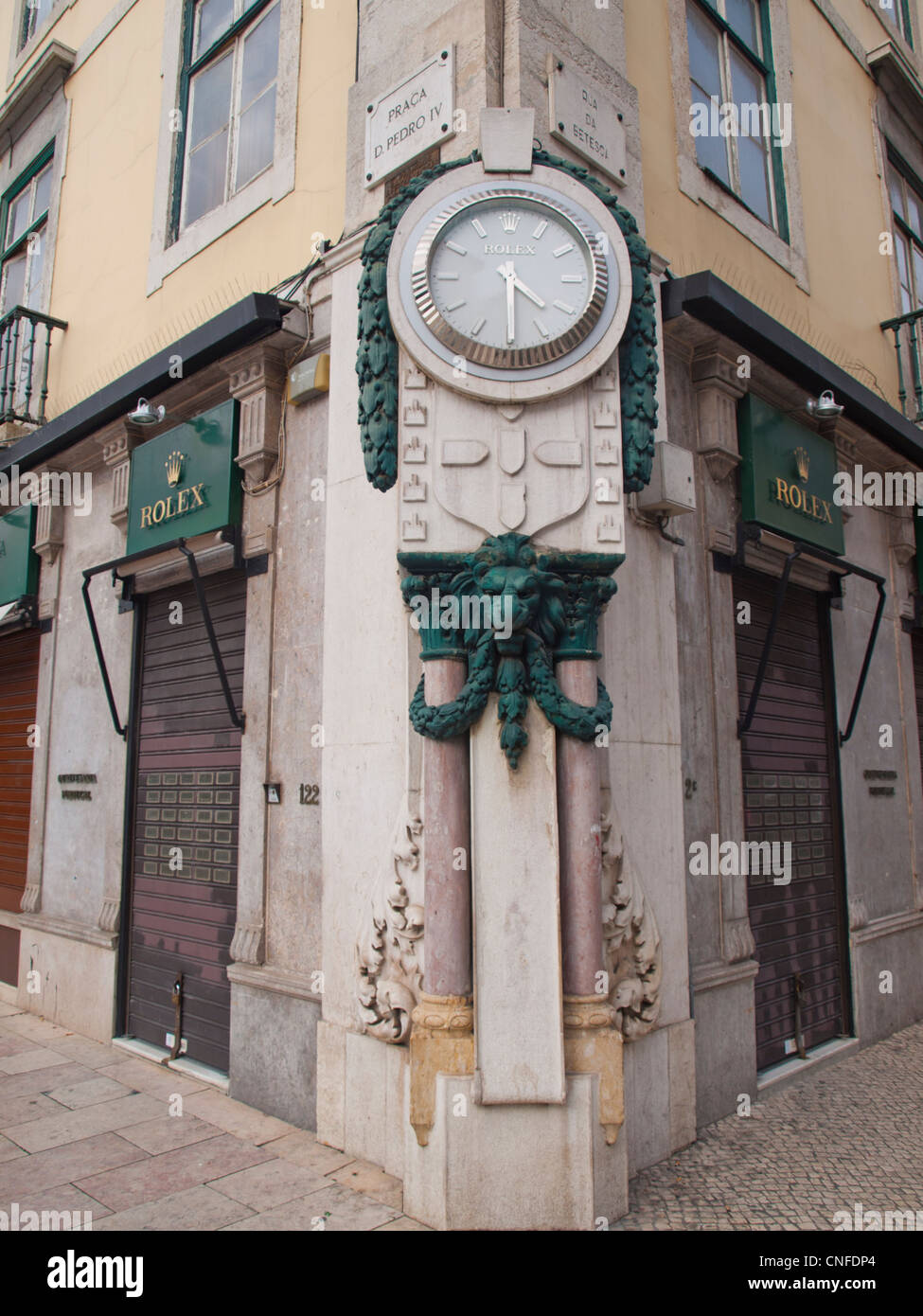 Street corner clock hi-res stock photography and images - Alamy