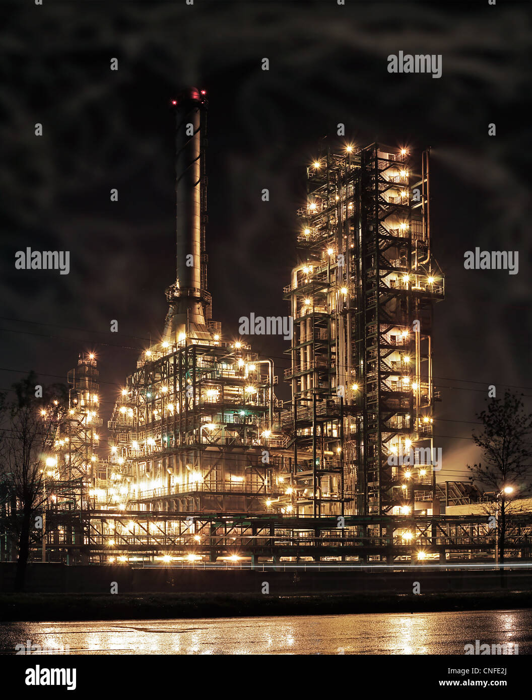 Round the clock running an oil refinery Stock Photo - Alamy
