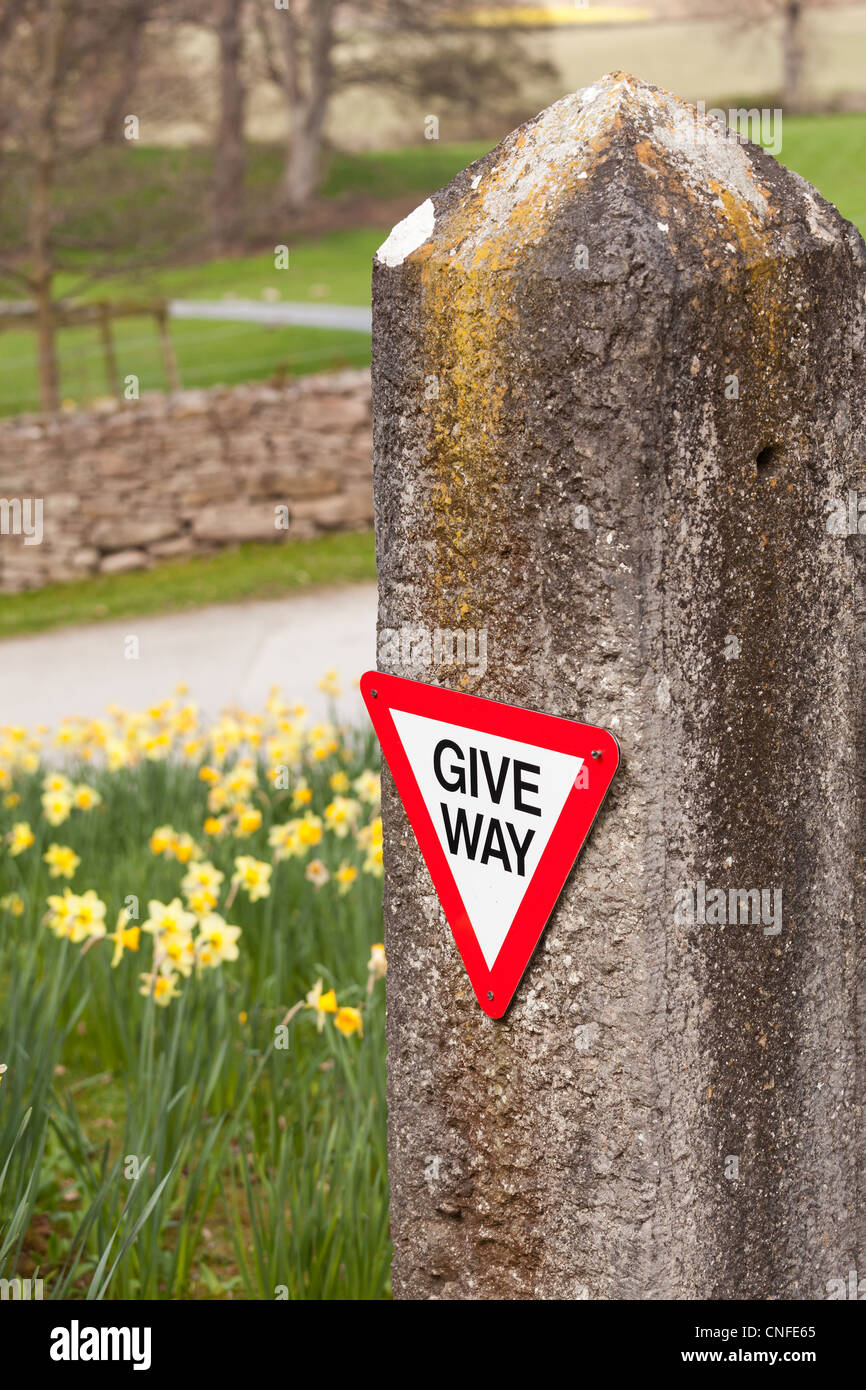 Stone road signs hi-res stock photography and images - Alamy