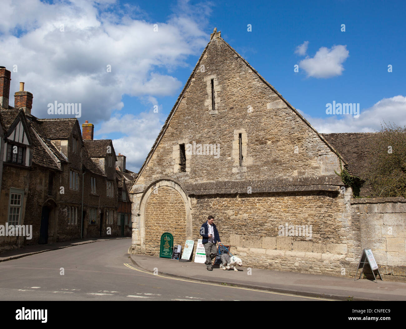 Tithe barn hi-res stock photography and images - Alamy