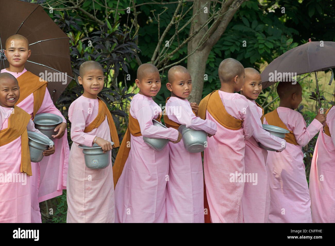 Burma nuns hi-res stock photography and images - Alamy