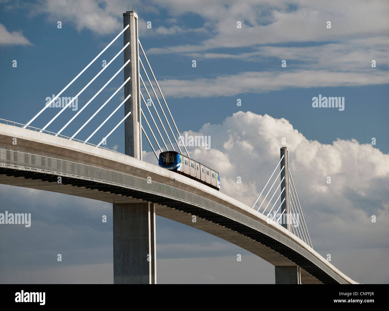 Skytrain bridge vancouver hi-res stock photography and images - Alamy