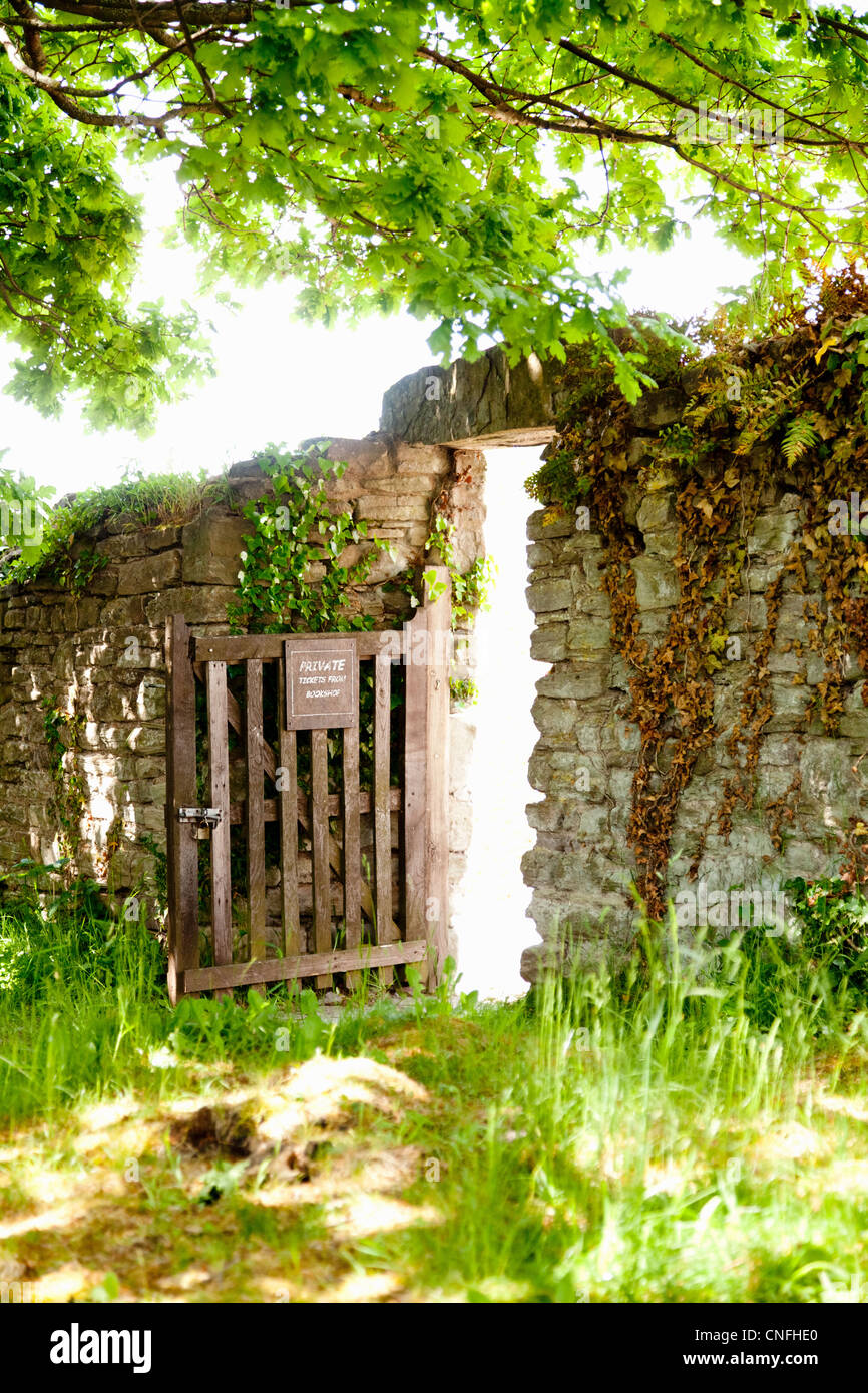 Open gate hi-res stock photography and images - Alamy