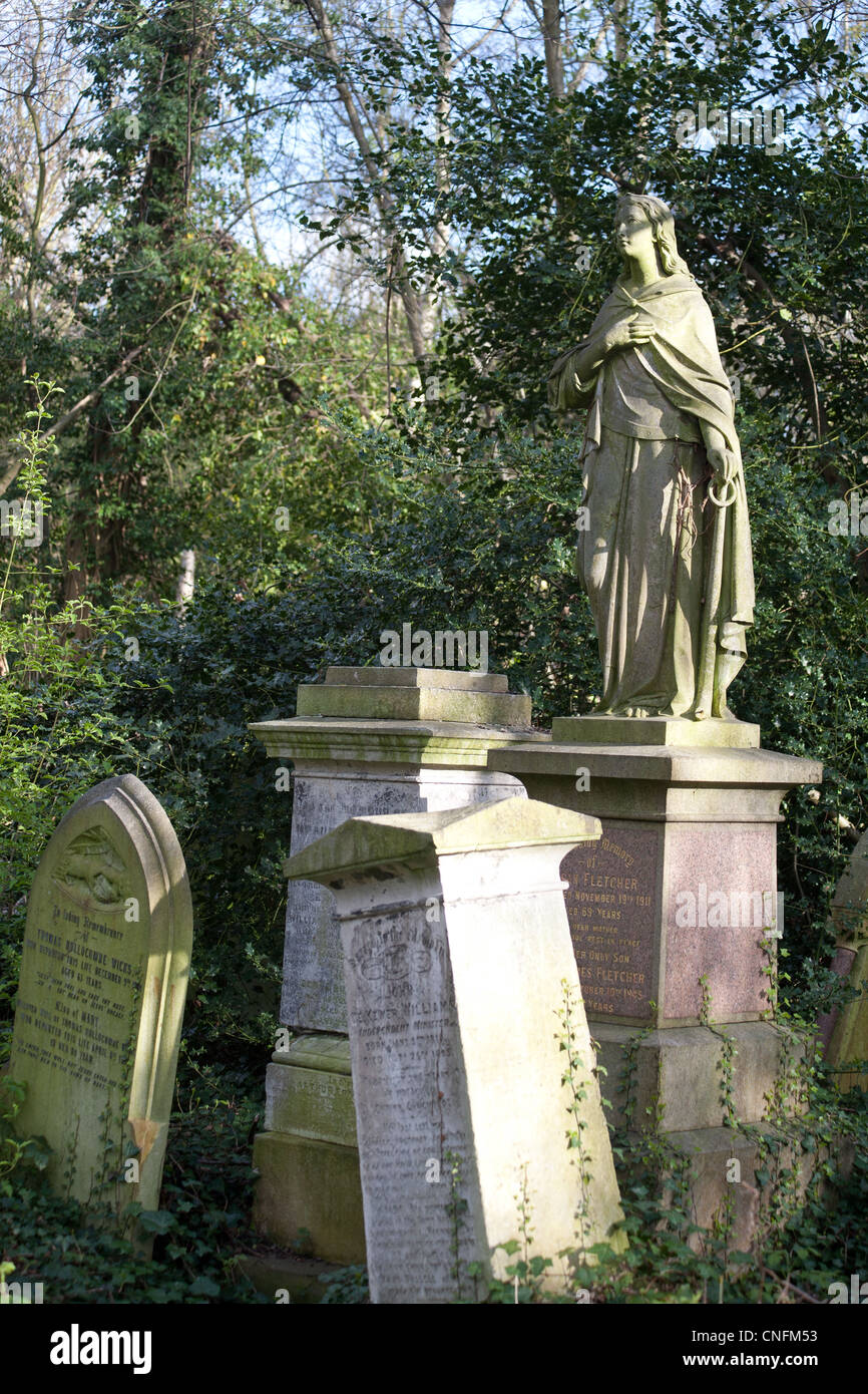 Abney park cemetery stoke newington hi-res stock photography and images ...