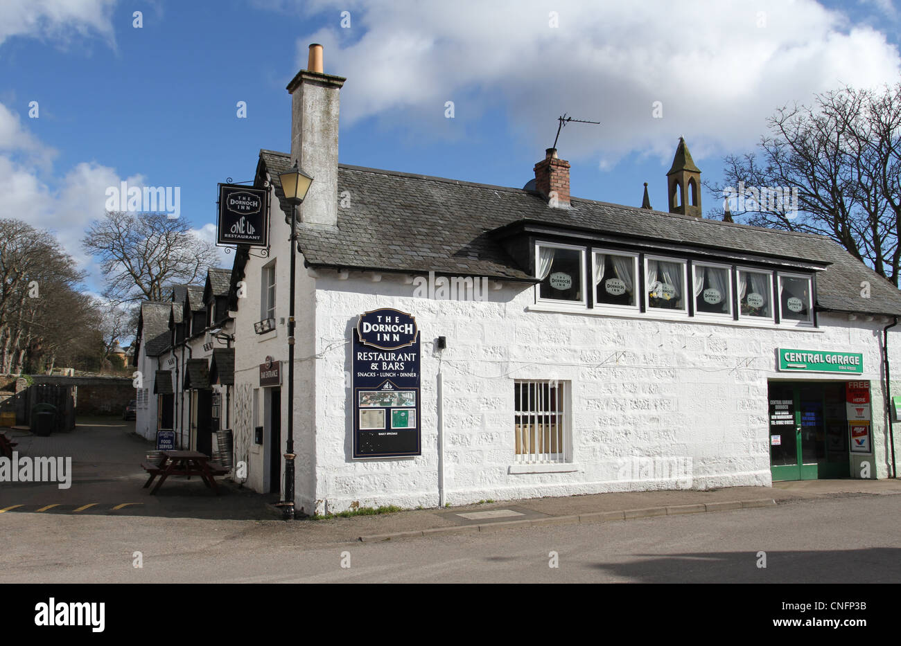 Scottish inn pub exterior hi-res stock photography and images - Alamy