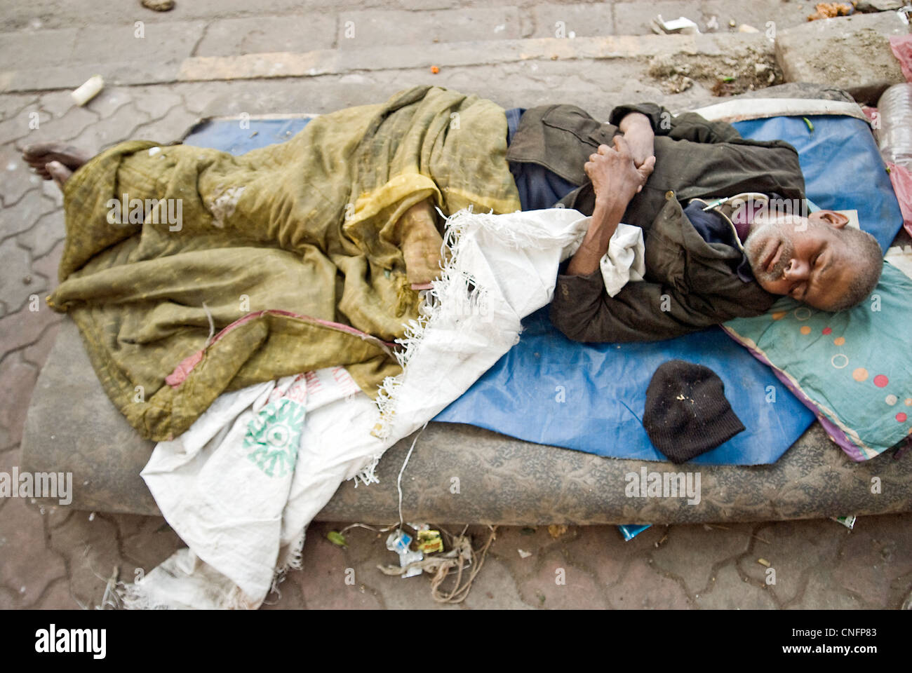 Man poverty sleeping street hi-res stock photography and images - Alamy