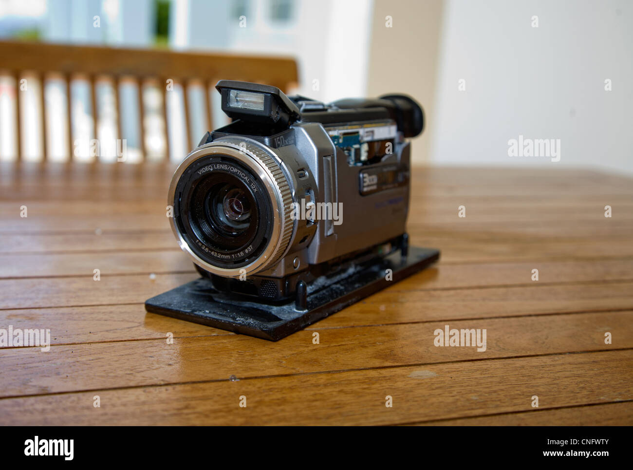 Broken Camera Lens High Resolution Stock Photography and Images - Alamy