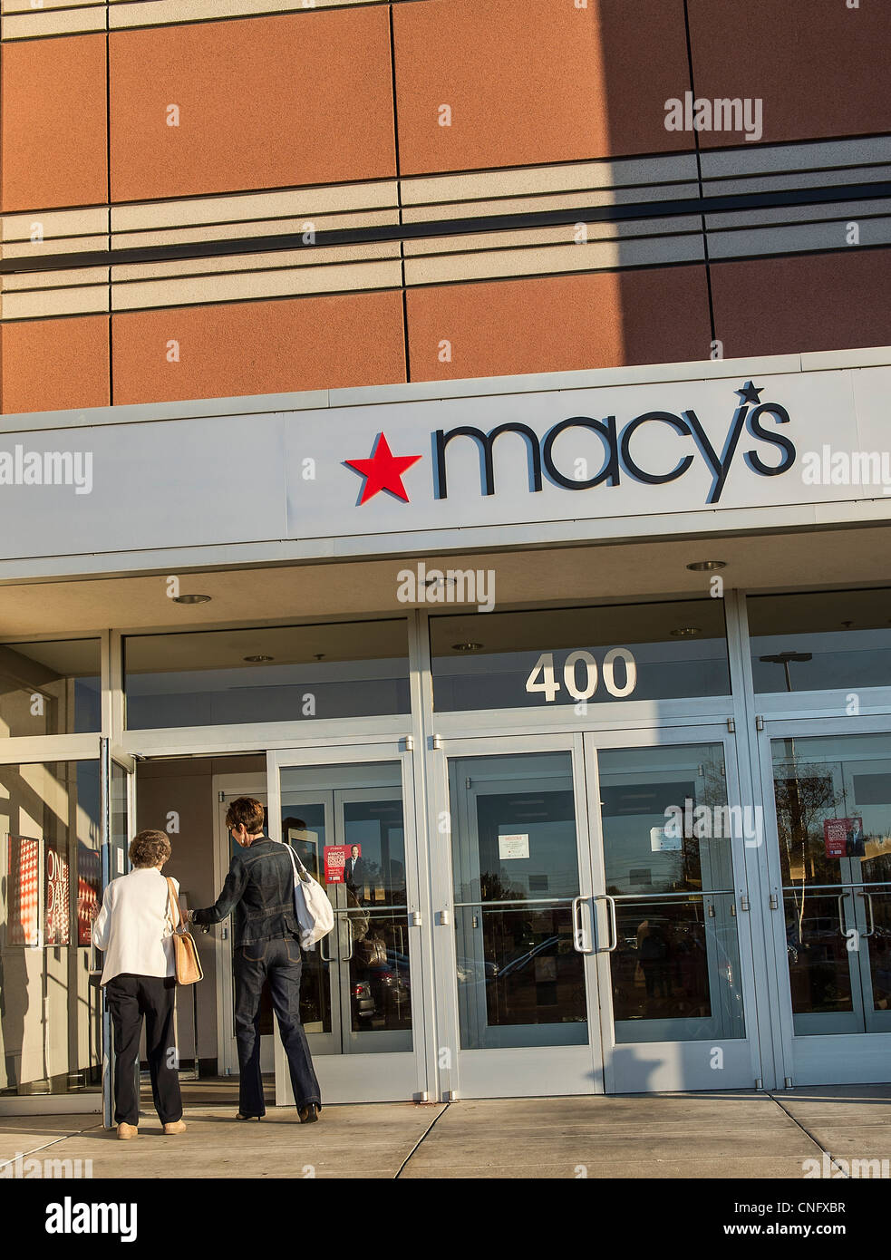Macys brand and logo hi-res stock photography and images - Alamy