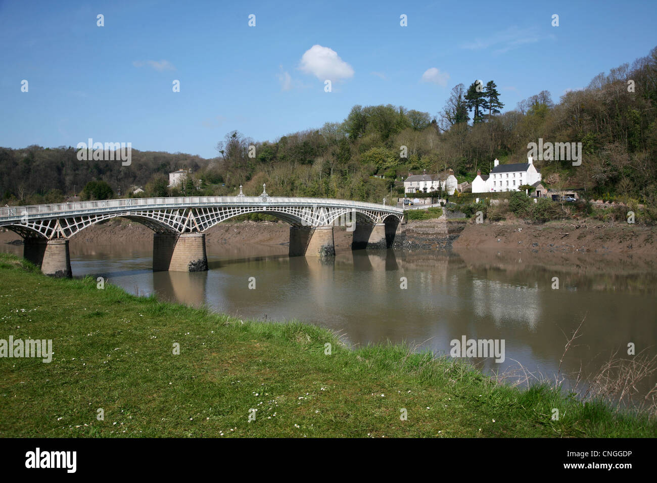 River wye cast iron bridge hi-res stock photography and images - Alamy