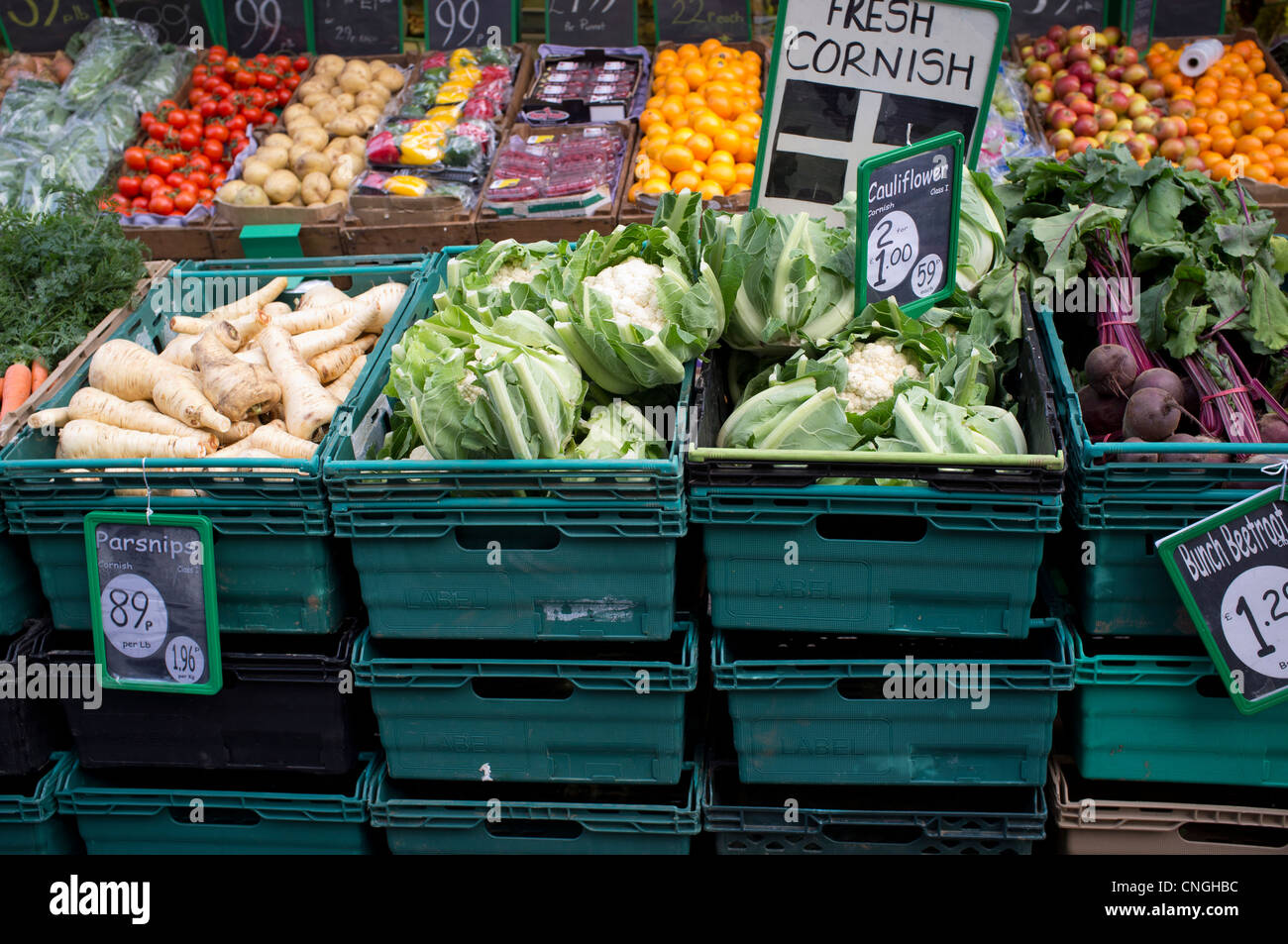Fruit and vegetable shop Stock Photo - Alamy