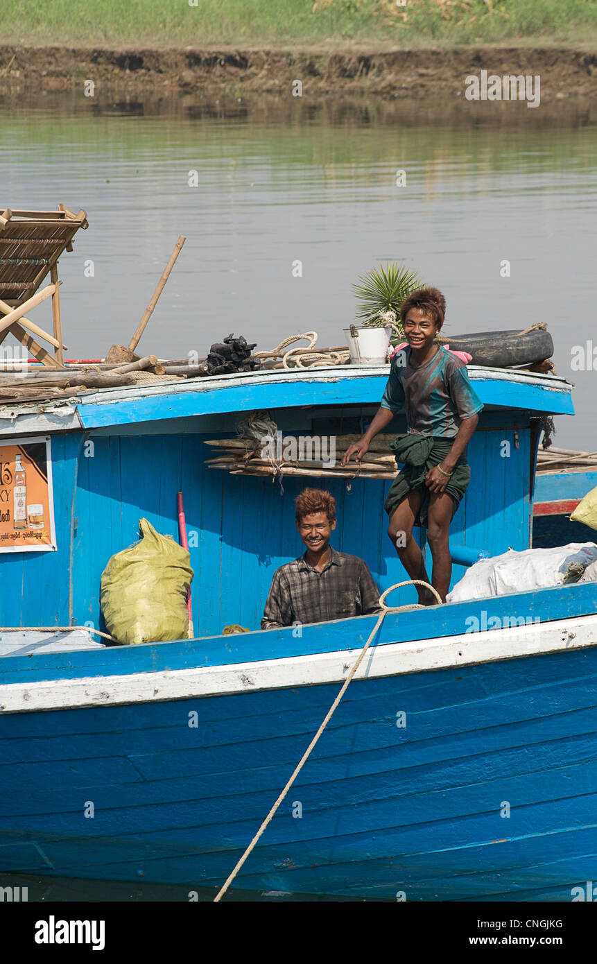 Burmese men hi-res stock photography and images - Alamy