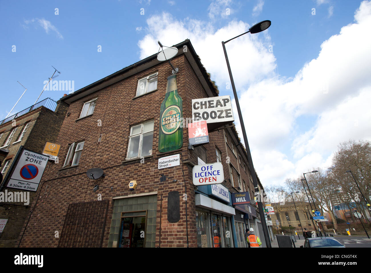 Off licence alcohol hi-res stock photography and images - Alamy