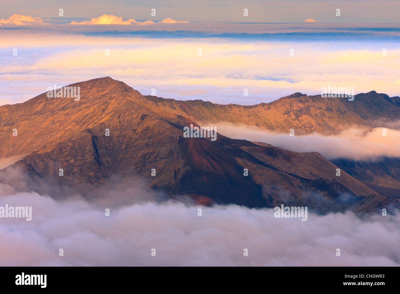 Sunset above the clouds over 3000 meters at the Haleakala Volcano, Maui ...