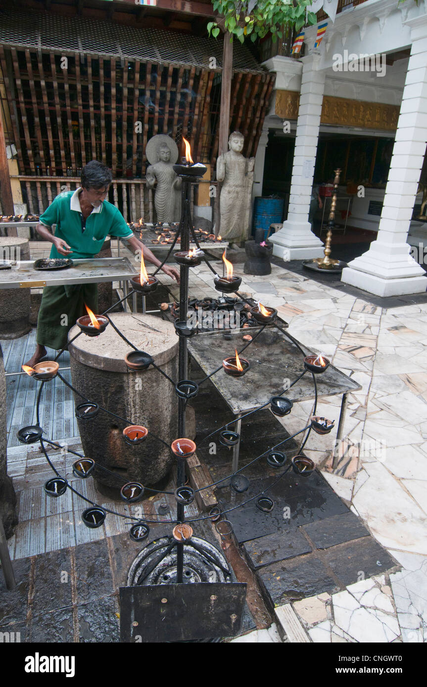 making merit at the Gangaramaya temple in Colombo, Sri Lanka Stock ...