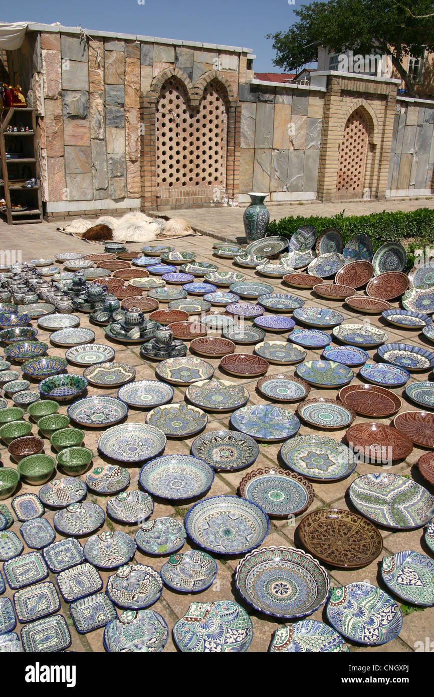 souvenirs of plates and pottery in Samarkand, Uzbekistan Stock Photo ...