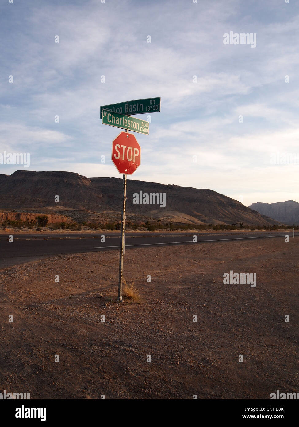 Desert stop hi-res stock photography and images - Alamy