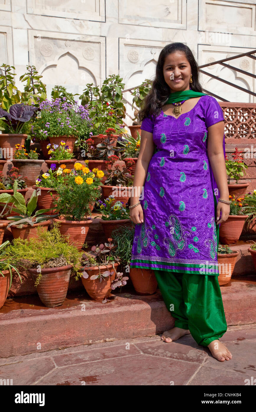Bindi india hi-res stock photography and images - Alamy