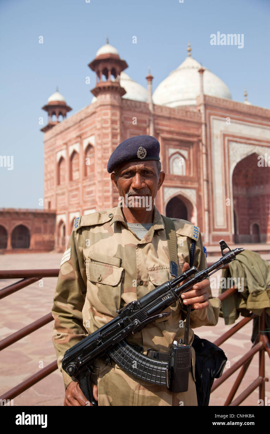 Indian army soldier gun hi-res stock photography and images - Alamy