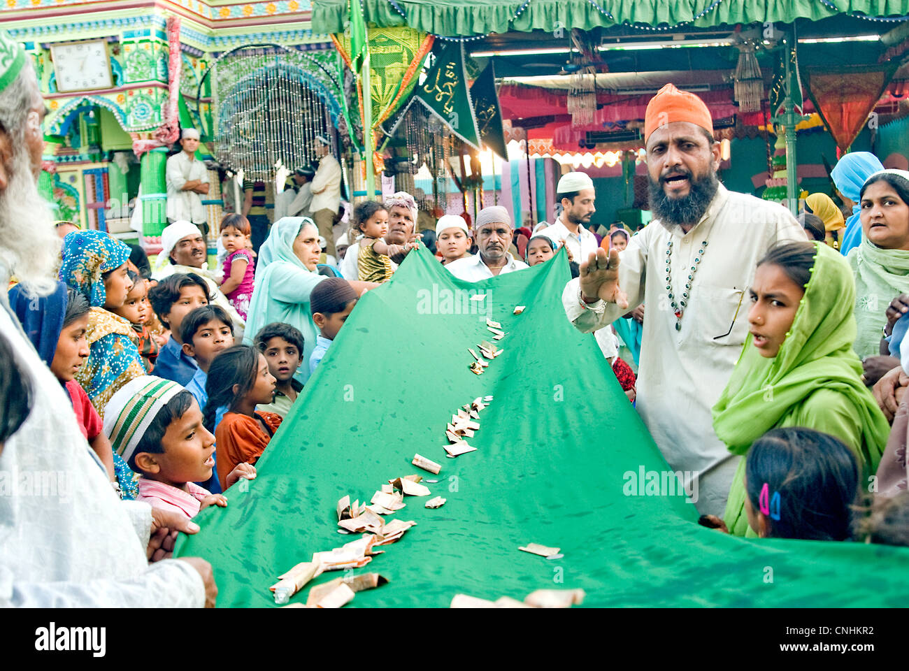 Shrine Islam Muslim Sufi Stock Photos & Shrine Islam Muslim Sufi Stock ...