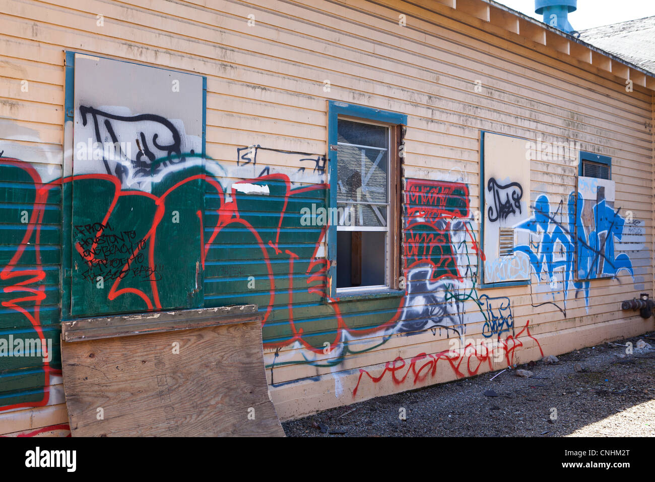 Graffiti building hi-res stock photography and images - Alamy
